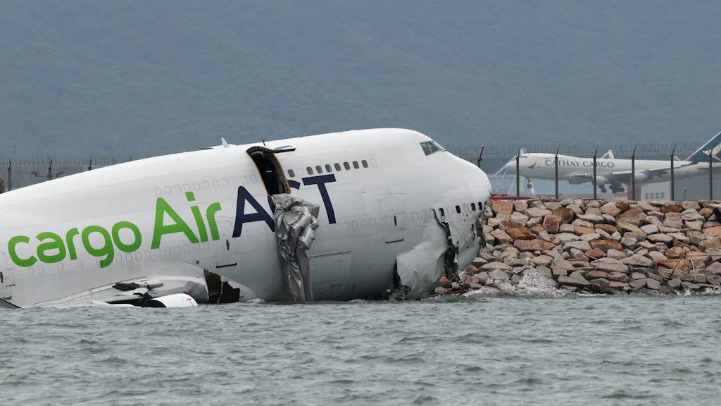 Two killed in Hong Kong cargo Boeing 747 crash - AvioRadar