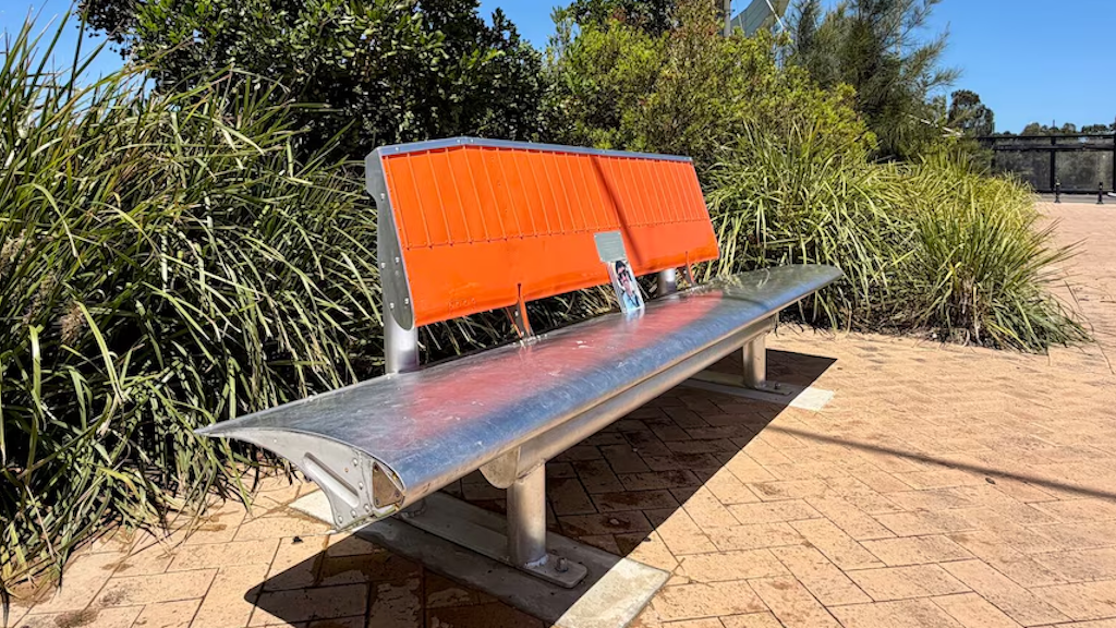 The story of the orange bench in Sydney - AvioRadar